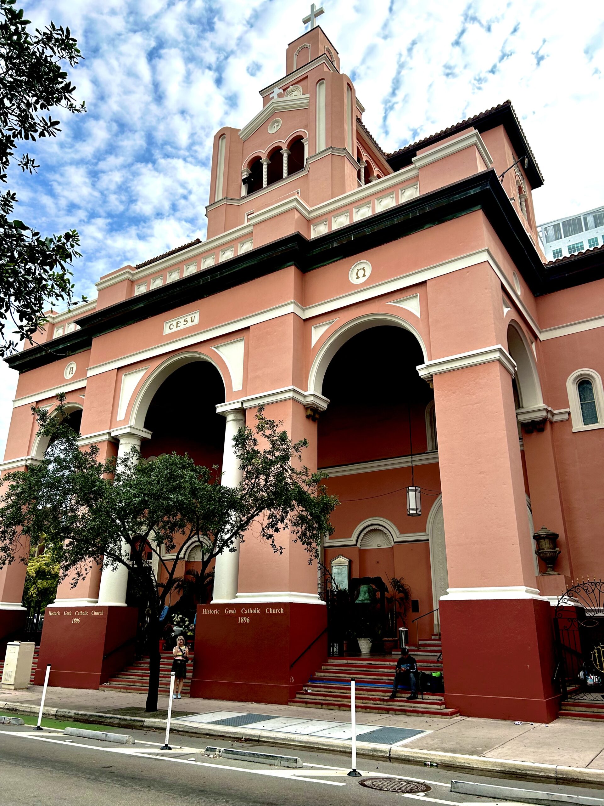 Church with the Desi Arnaz and Al Capone Families – The Boy Monk